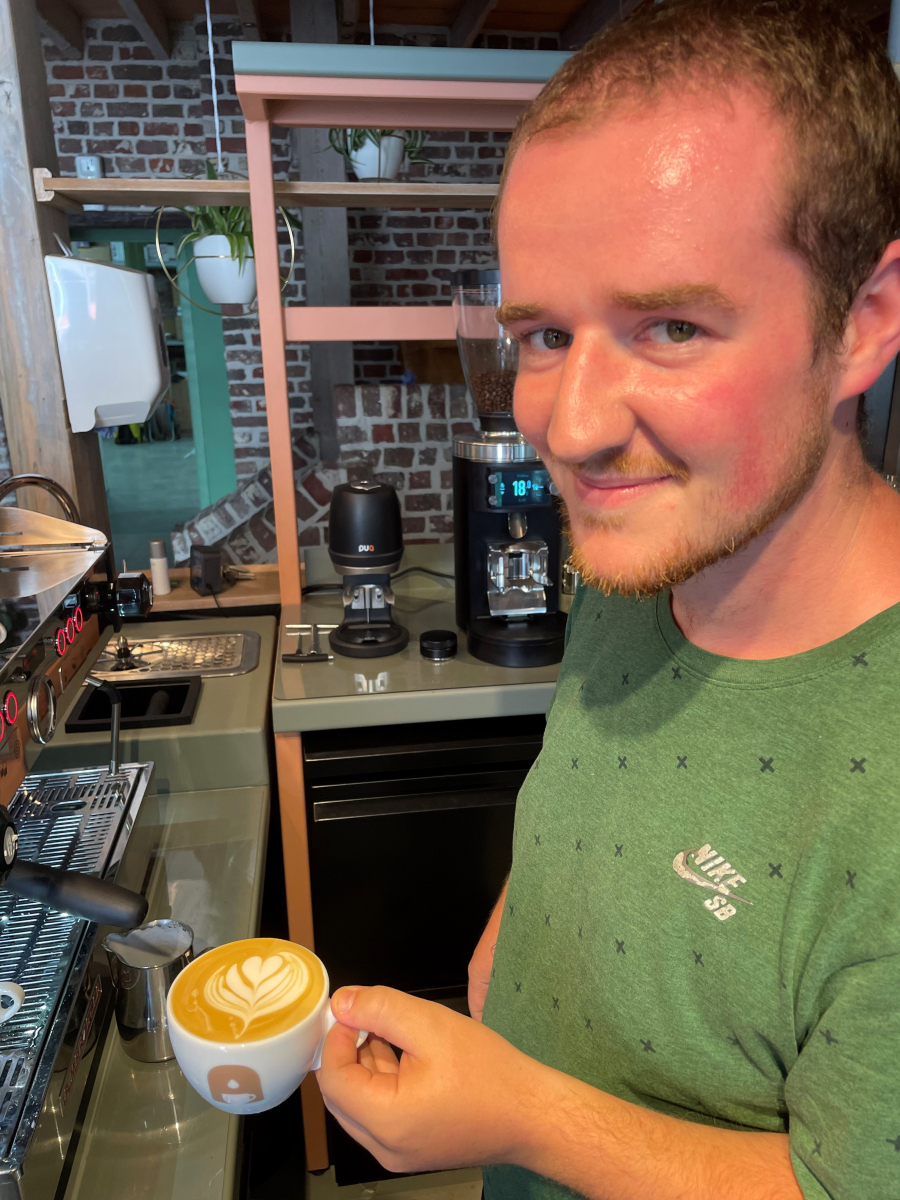 Barista Keith opent vandaag zijn Avi 38 koffiebar | Moeyaert