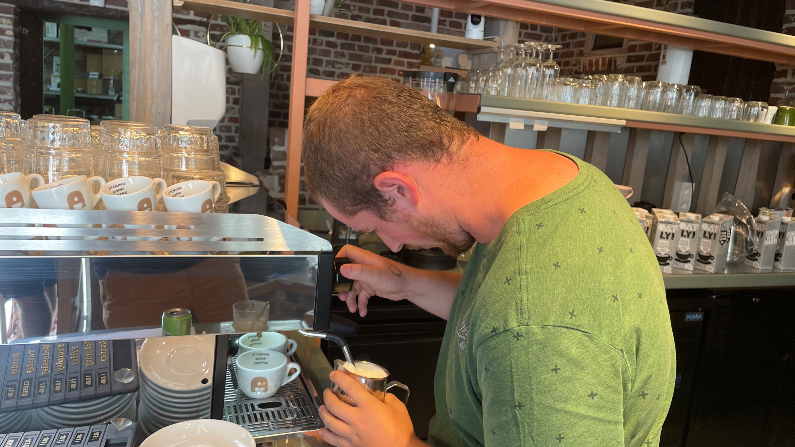 Barista Keith opent vandaag zijn Avi 38 koffiebar | Moeyaert