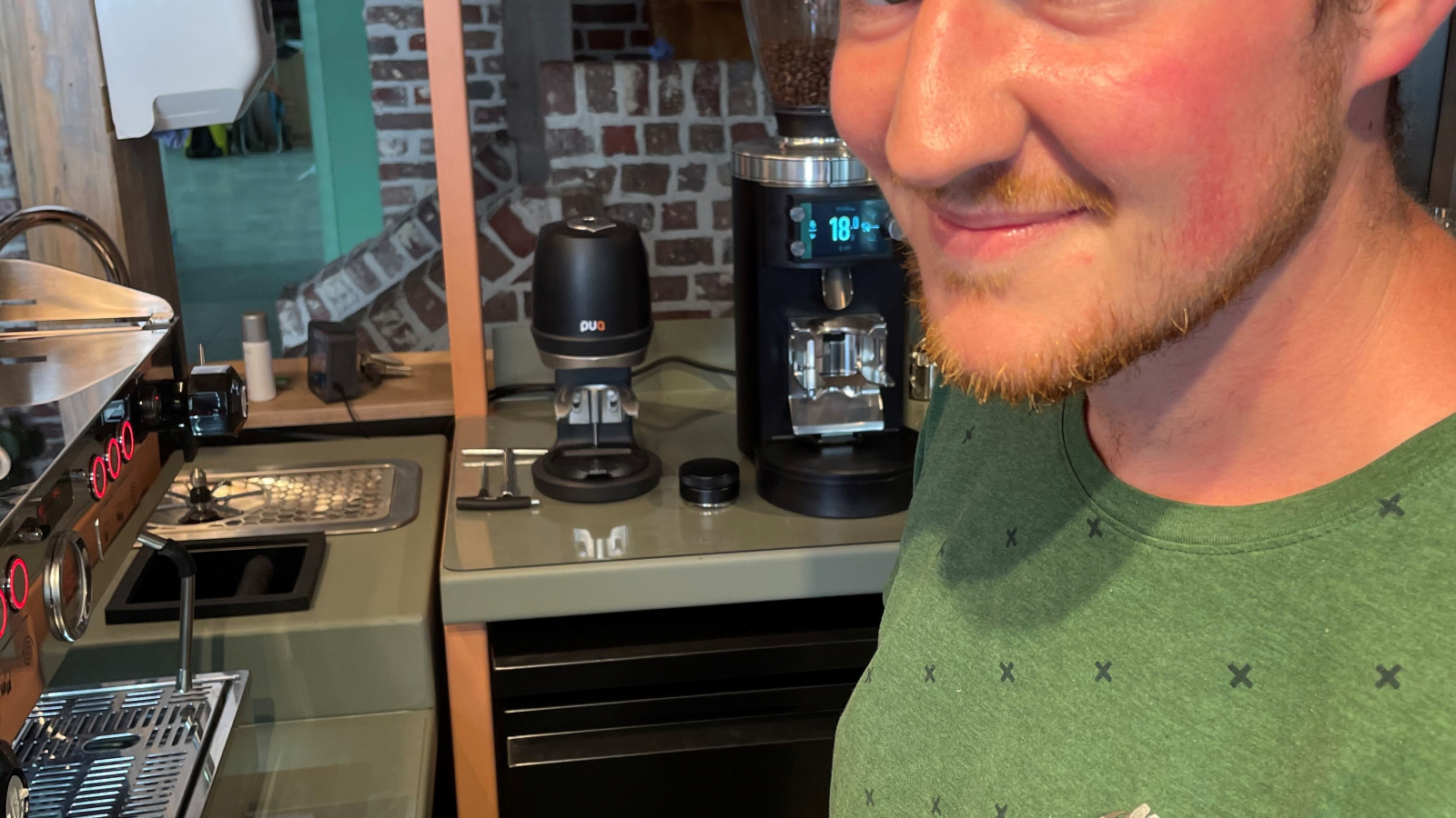 Barista Keith opent vandaag zijn Avi 38 koffiebar | Moeyaert