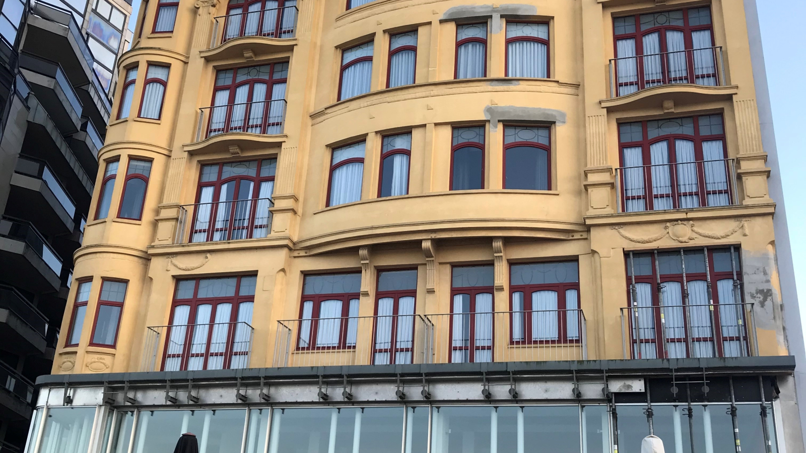 Iconische gevel van Petit Rouge wordt gered ! | Moeyaert